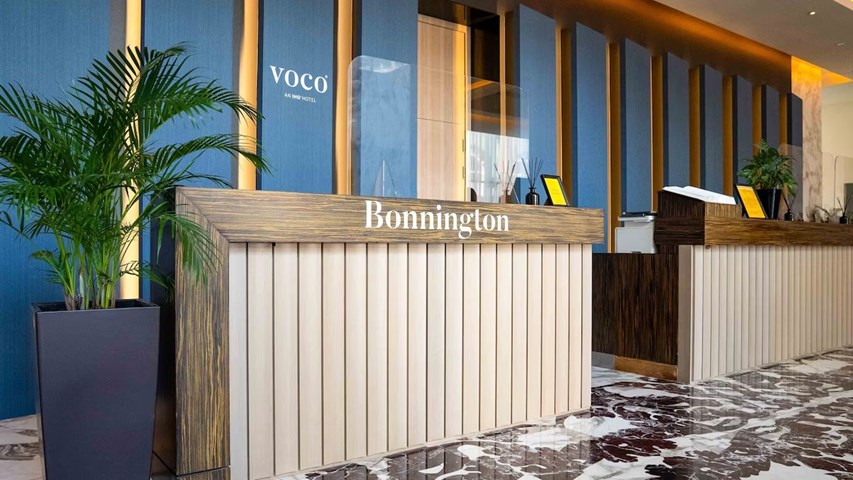 Voco Bonnington Dubai, Jumeirah Lakes Towers, United Arab Emirates ...