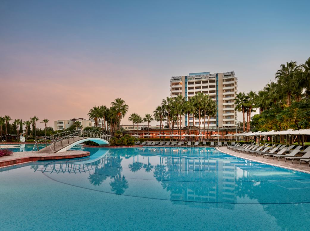 Lara Barut Collection