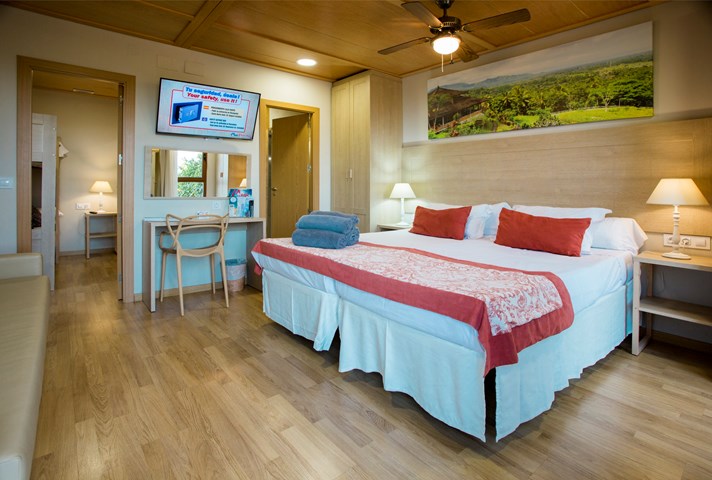 Magic Natura Animal, Waterpark & Polynesian Lodge Resort, Benidorm ...