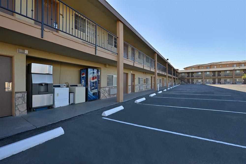 Crown Motel
